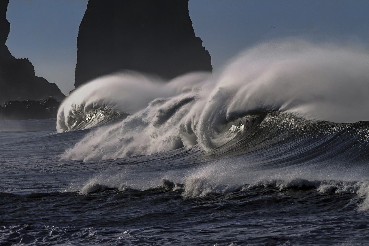How the Force of an Ocean Wave Can Affect a Structure - GSM Builders