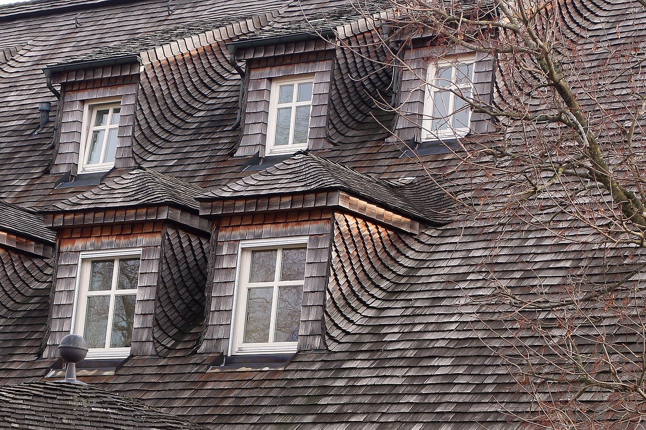 A Guide to Putting Cedar Shingles on Your Home - PK Windows